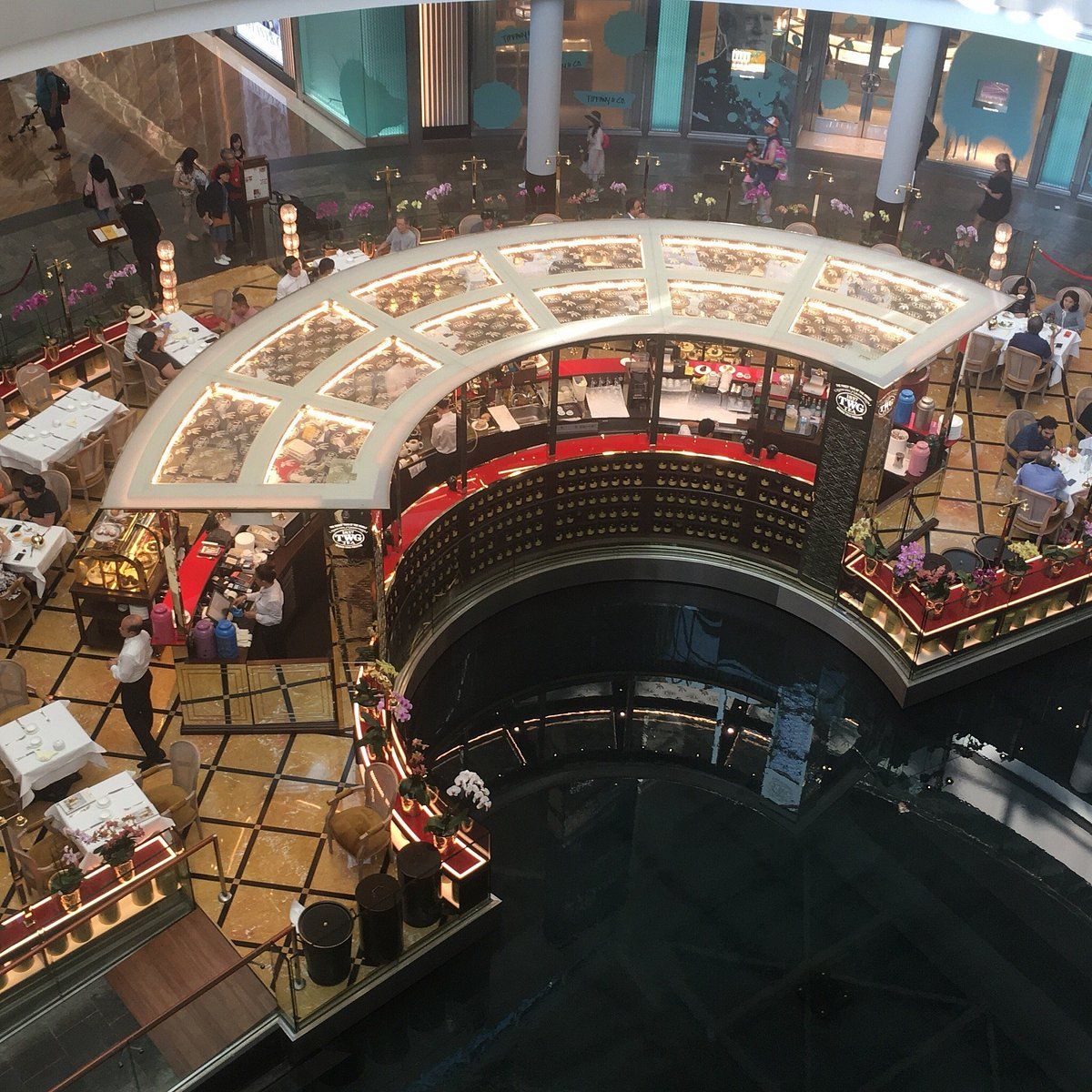 Convenient and Chic: A Guide to Marina Bay Link Mall